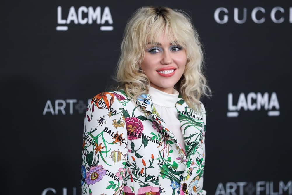 Are Miley Cyrus’ Teeth Real Or Fake? | Longevita